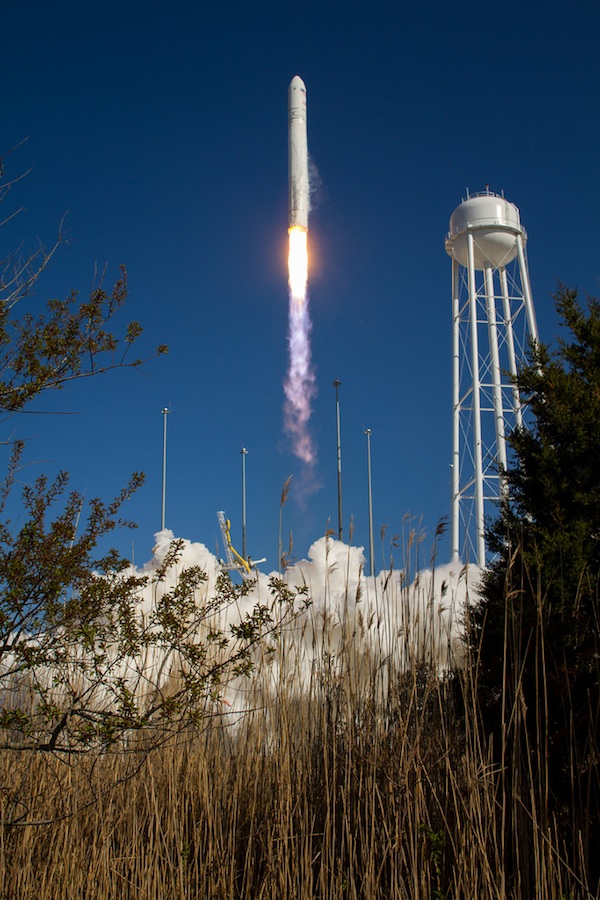 Spaceflight Now | Antares Launch Report | PHOTOS: Remote cameras ...