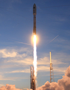 Spaceflight Now | Atlas Launch Report | Atlas rocket delivers Air Force ...