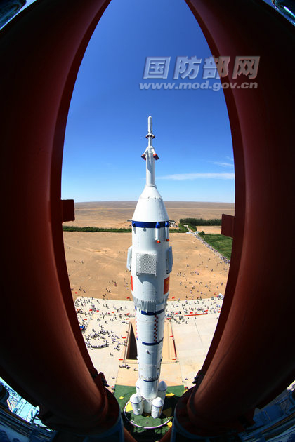 Spaceflight Now | Shenzhou Mission Report | PHOTOS: Long March 2F ...