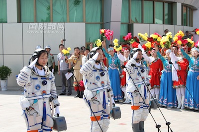 Spaceflight Now | Shenzhou Mission Report | Chinese astronauts blast ...
