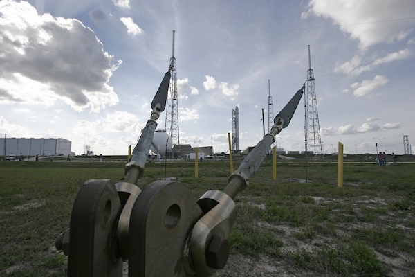 Spaceflight Now | Dragon Mission Report | PHOTOS: Falcon 9 on the pad