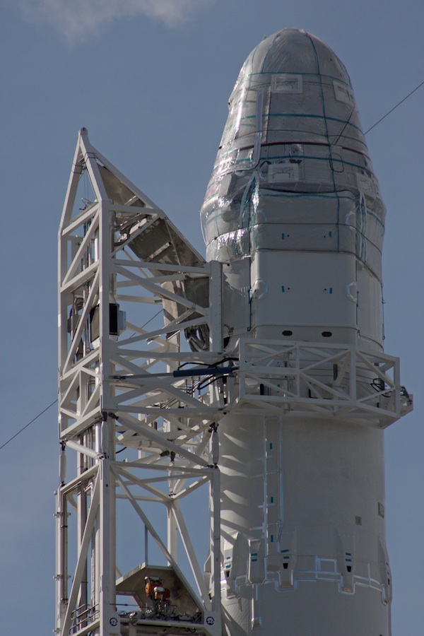 Spaceflight Now | Dragon Mission Report | PHOTOS: Falcon 9 on the pad