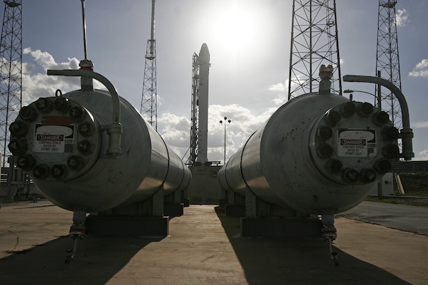Spaceflight Now | Dragon Mission Report | PHOTOS: Falcon 9 on the pad