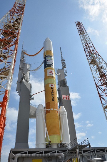 Spaceflight Now | H-2A Launch Report | H-2A rocket on the launch pad