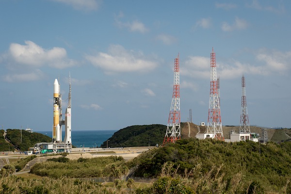Spaceflight Now | H-2A Launch Report | H-2A rocket on the launch pad