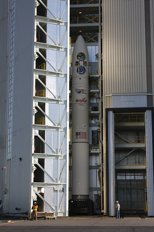 Spaceflight Now | Minotaur Launch Report | Launch tower retracted at ...