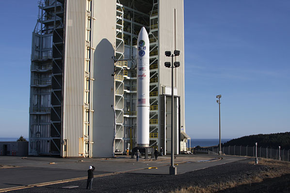 Spaceflight Now | Minotaur Launch Report | Launch tower retracted at ...