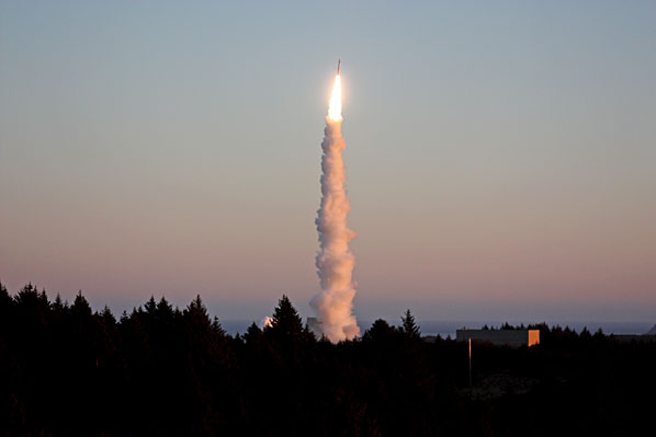 Spaceflight Now | Minotaur Launch Report | Minotaur rocket roars into ...