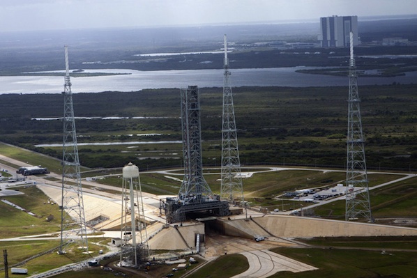 Spaceflight Now | Breaking News | Photos: Aerials of new mobile launch ...
