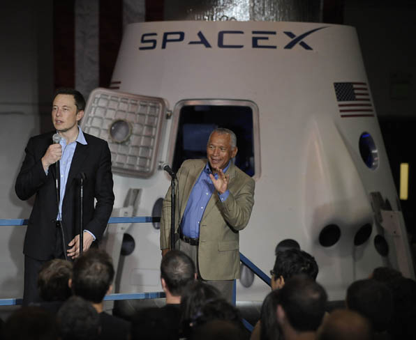 Spaceflight Now | Falcon Launch Report | NASA's leader visits SpaceX ...