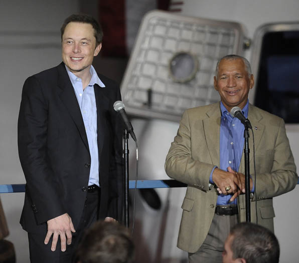 Spaceflight Now | Falcon Launch Report | NASA's leader visits SpaceX ...