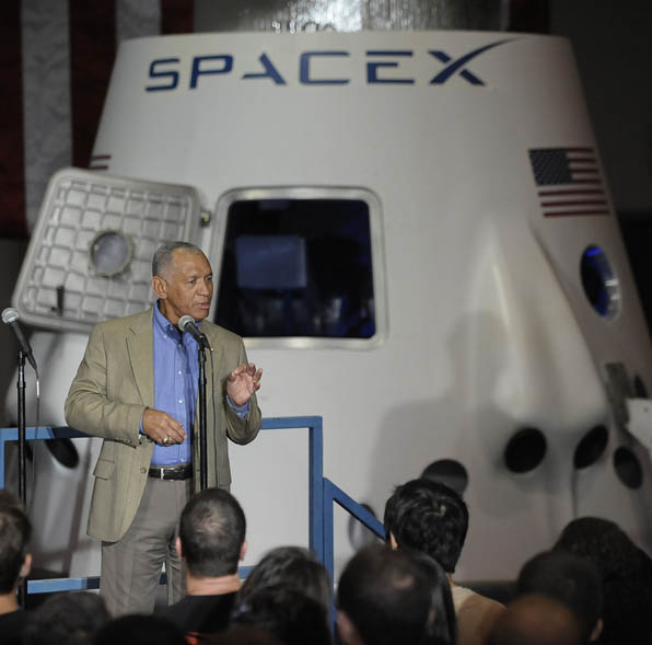 Spaceflight Now | Falcon Launch Report | NASA's leader visits SpaceX ...