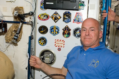 Spaceflight Now | Breaking News | Former astronaut Alan Poindexter dies ...